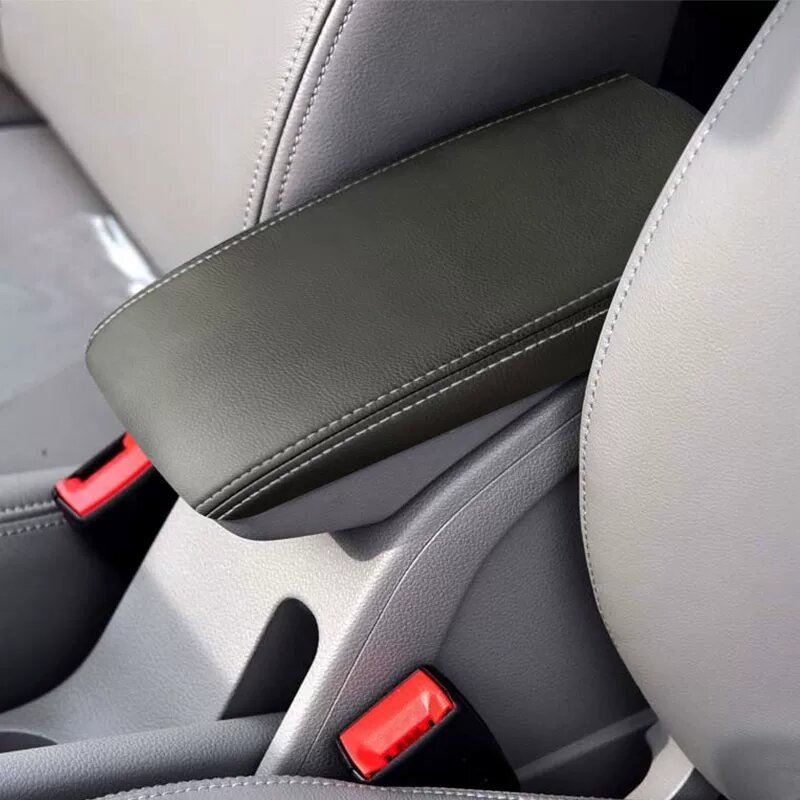 Накладка на центральный подлокотник Volkswagen New Bora 08-12 Улучшенная кожа черный с серебряными швами прямая