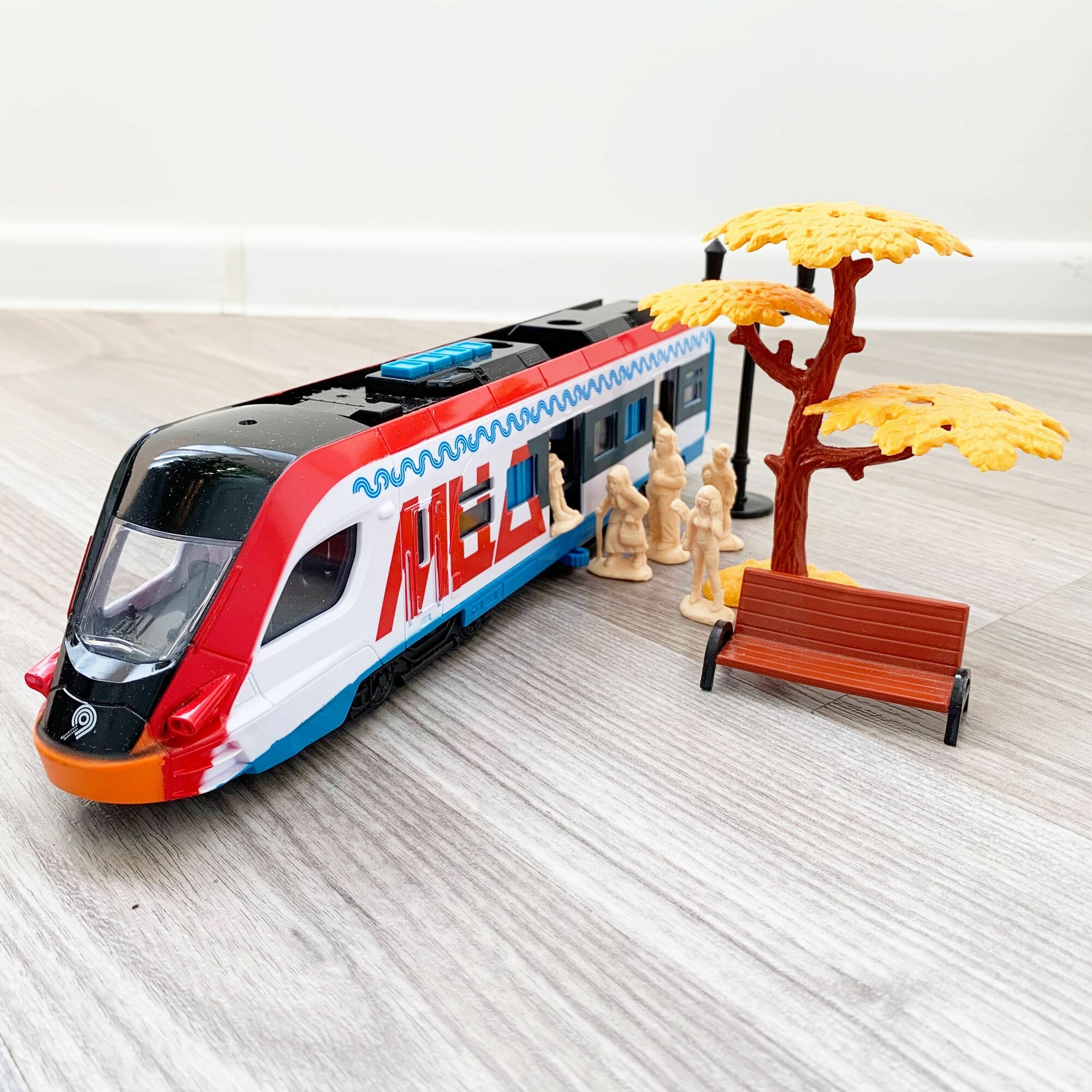 Набор электропоезд МЦД Иволга - 30 см (свет+звук) + 6 пассажиров и 3 предмета / пластик