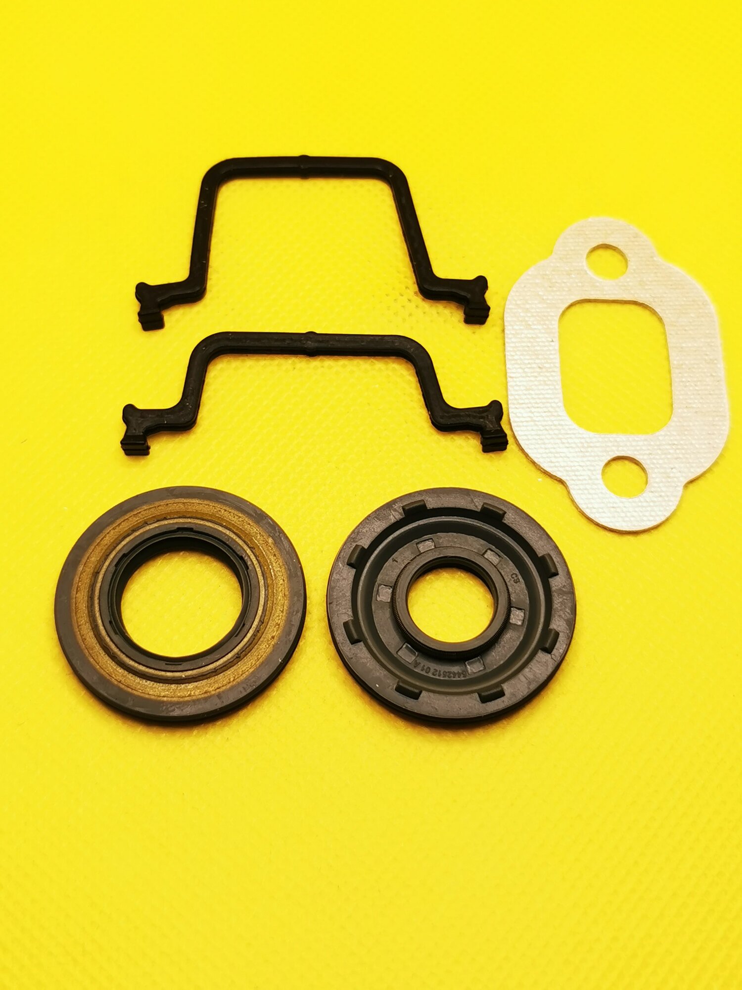 Комплект сальников бензопил Husqvarna 135, 140, 142e, 435, 440e (IGP) 1400129