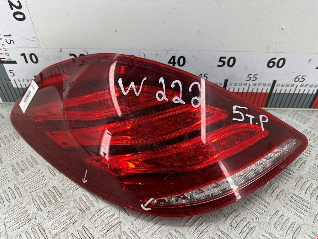 Фонарь задний левый Mercedes S-Class (W222) A2229065401 арт. 2212456