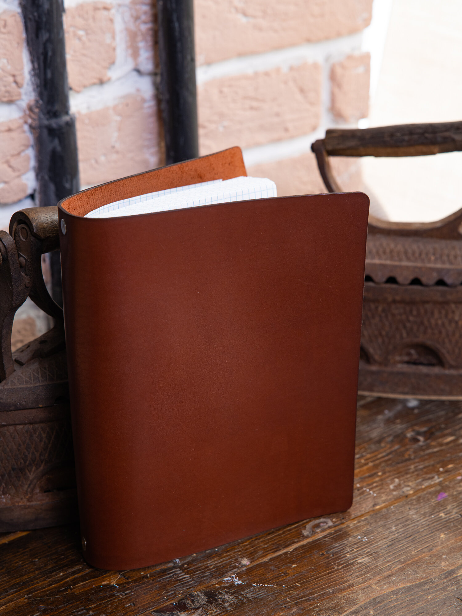 Ежедневник из натуральной кожи формата А5 с кольцевым механизмом