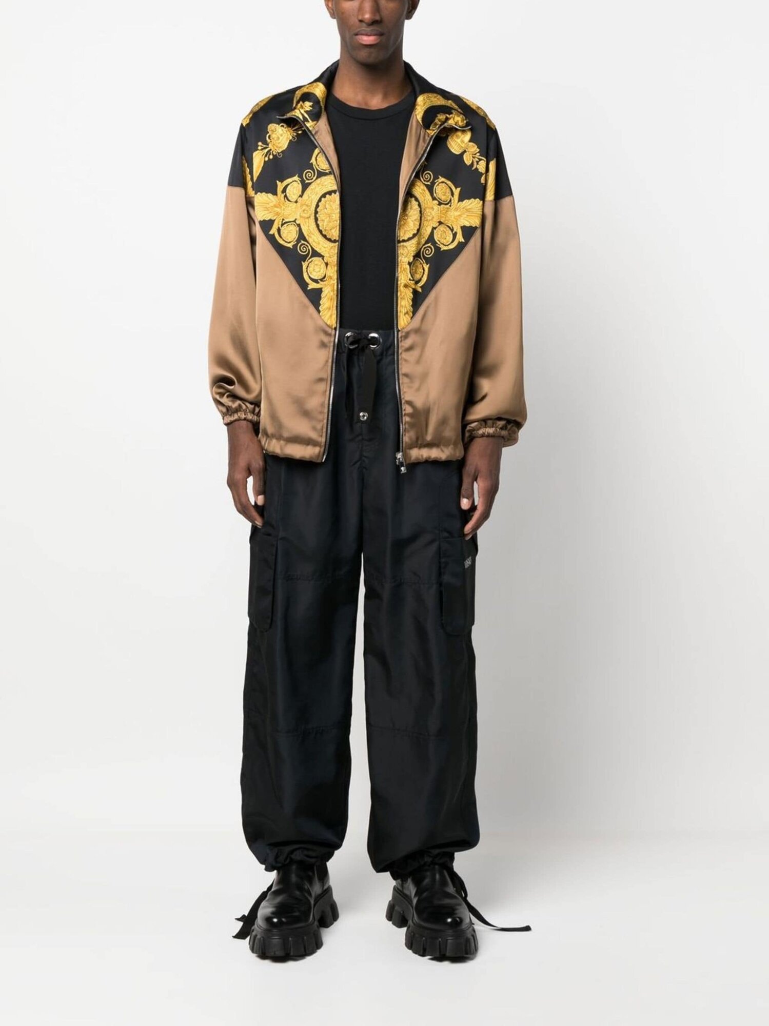 Брюки Versace Logo-print cargo trousers, размер 48 — фото 1