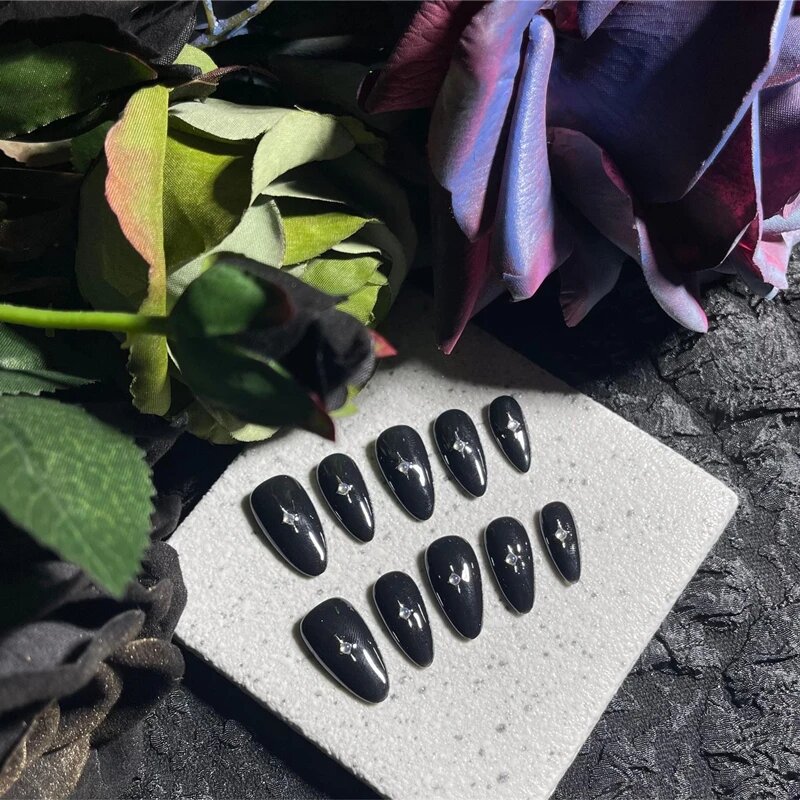 Накладные ногти черные миндалевидной формы 10 шт. S