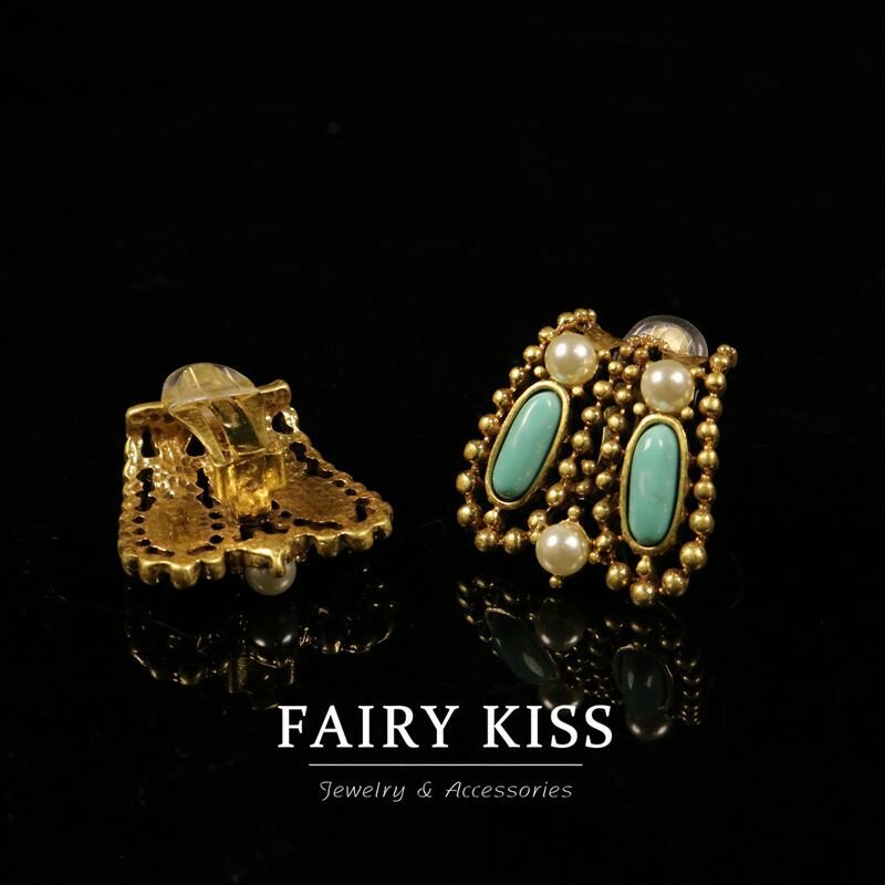 Комплект бижутерии: серьги, колье