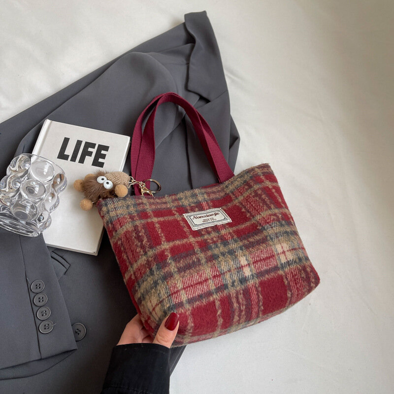 Большая вместительная сумка в клетку для поездок 2024 года, новая осенне-зимняя шерстяная сумка через плечо, высококачественная универсальная сумка-тоут