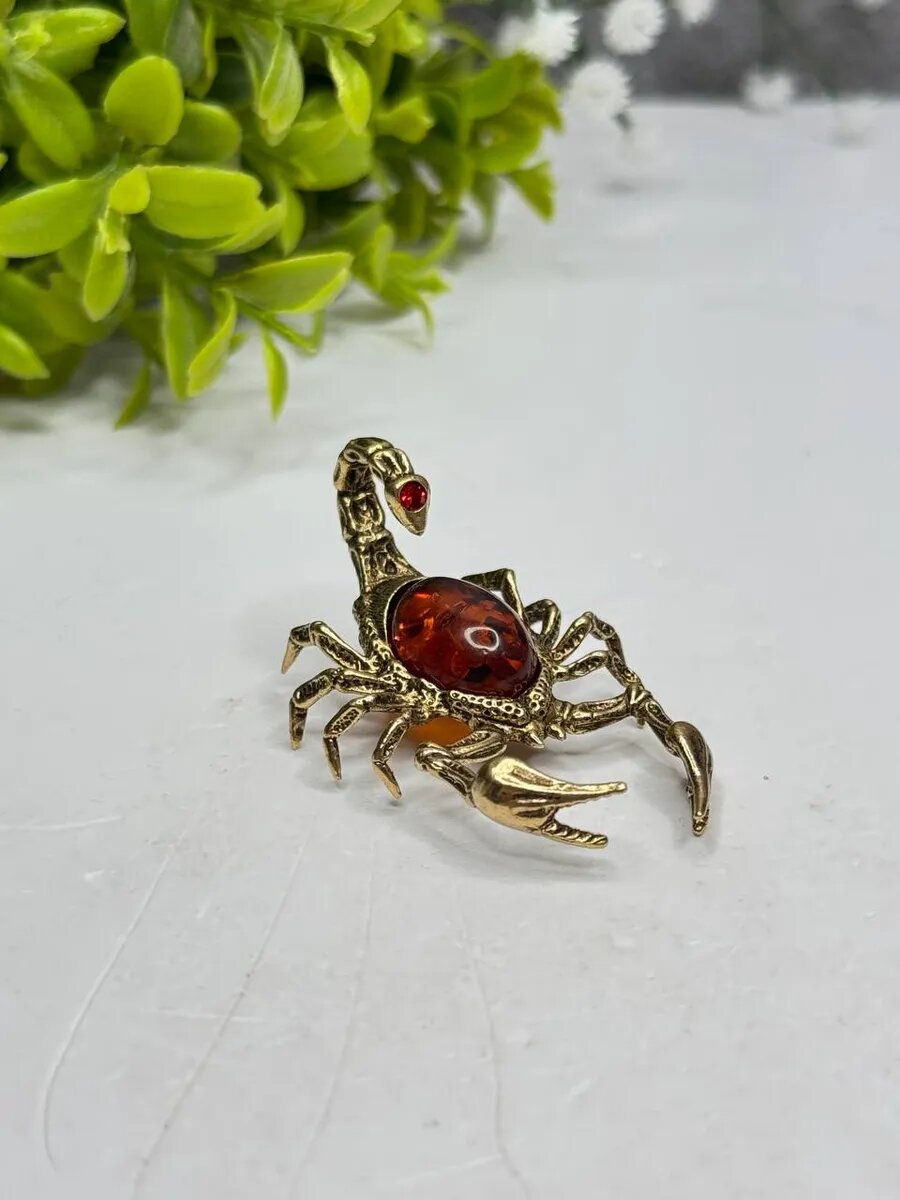 Фигурка декоративная Скорпион, металл, латунь, натуральный янтарь