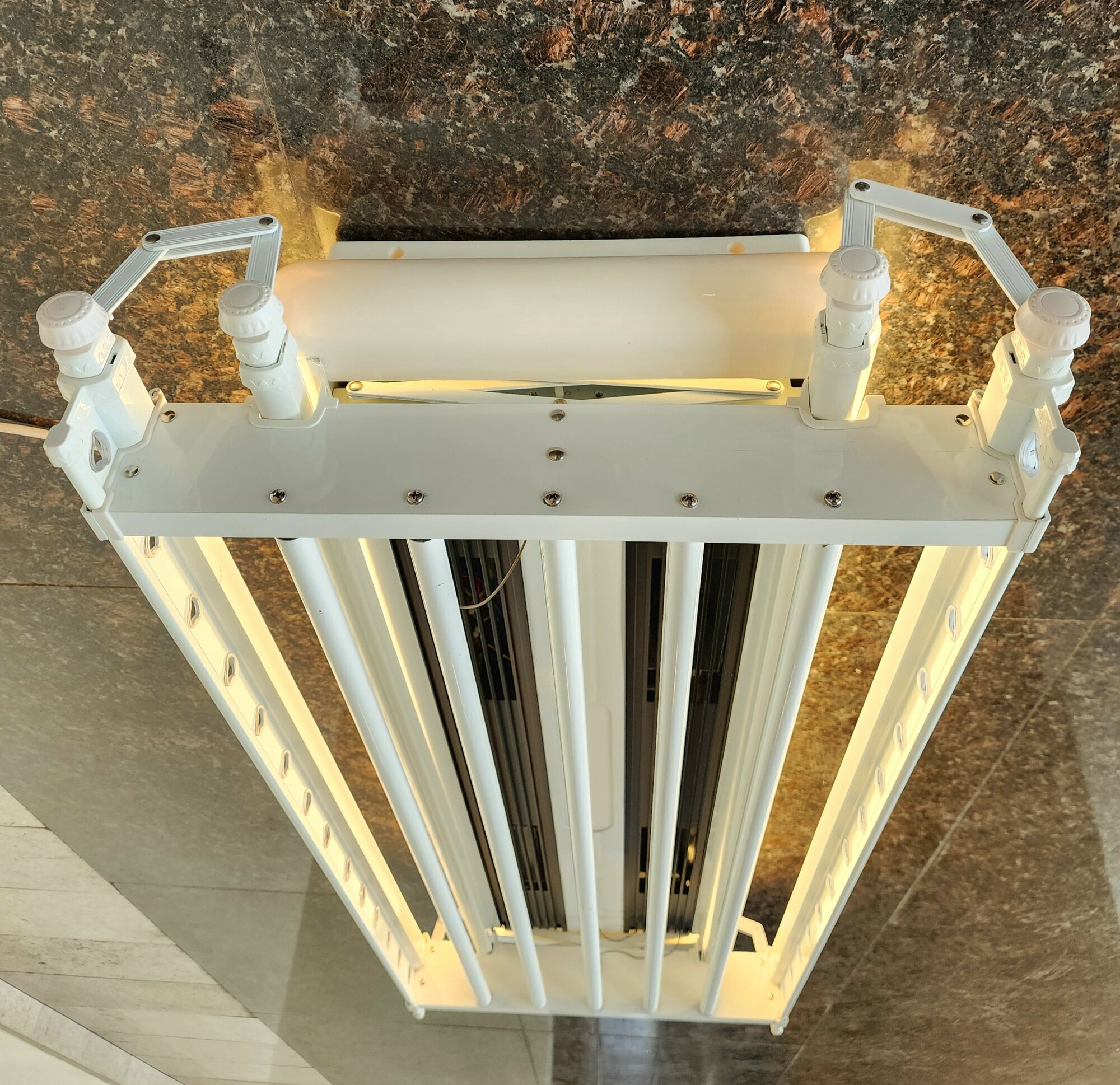 Многофункциональная подвесная электросушилка для белья FOA-JHL202-1, белая (размеры 120x36x10 см) с функцией вентиляции освещения и подогрева управляемая с пульта ДУ