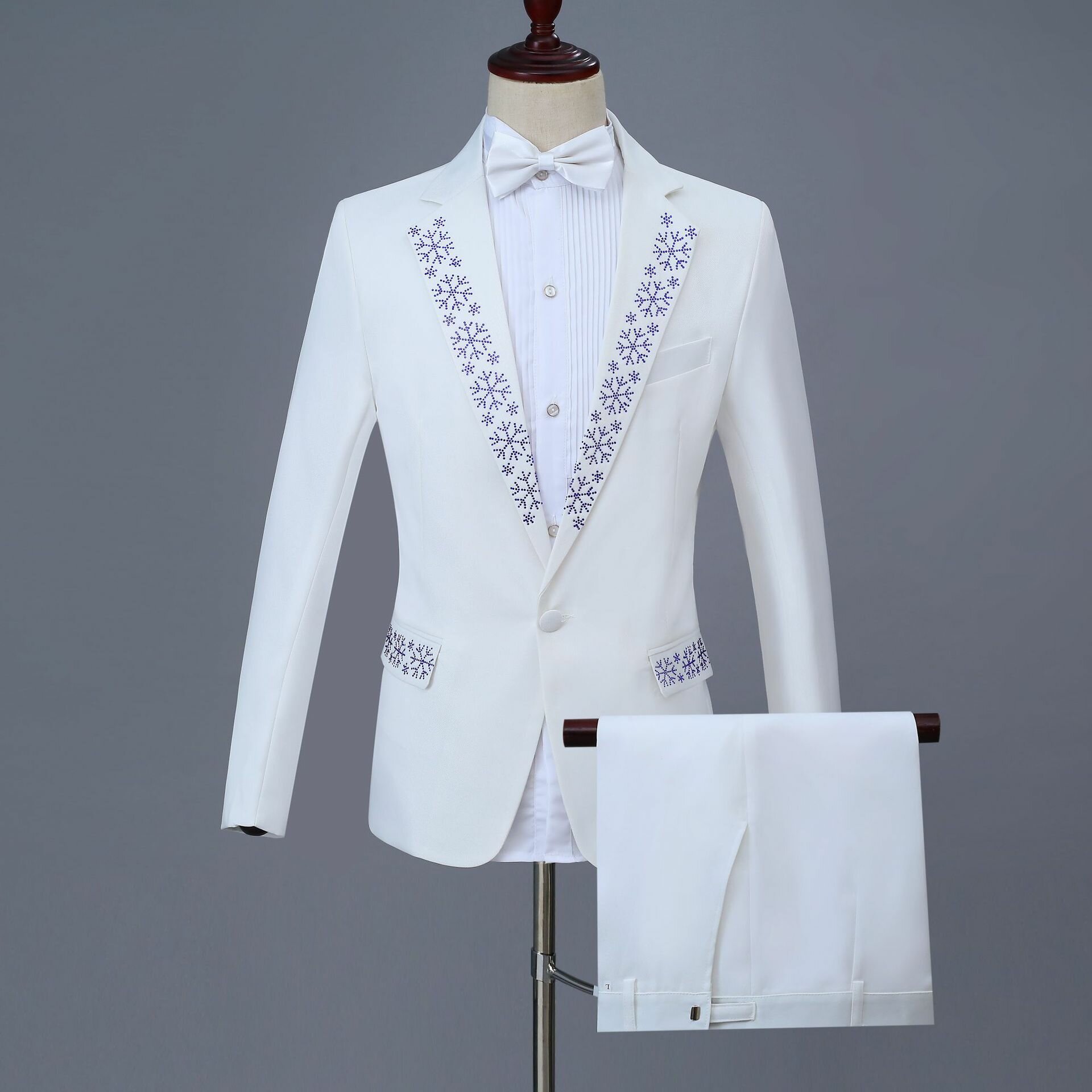 Костюм "Бриллианты", XXXXL, белый с голубыми бриллиантами, для взрослых