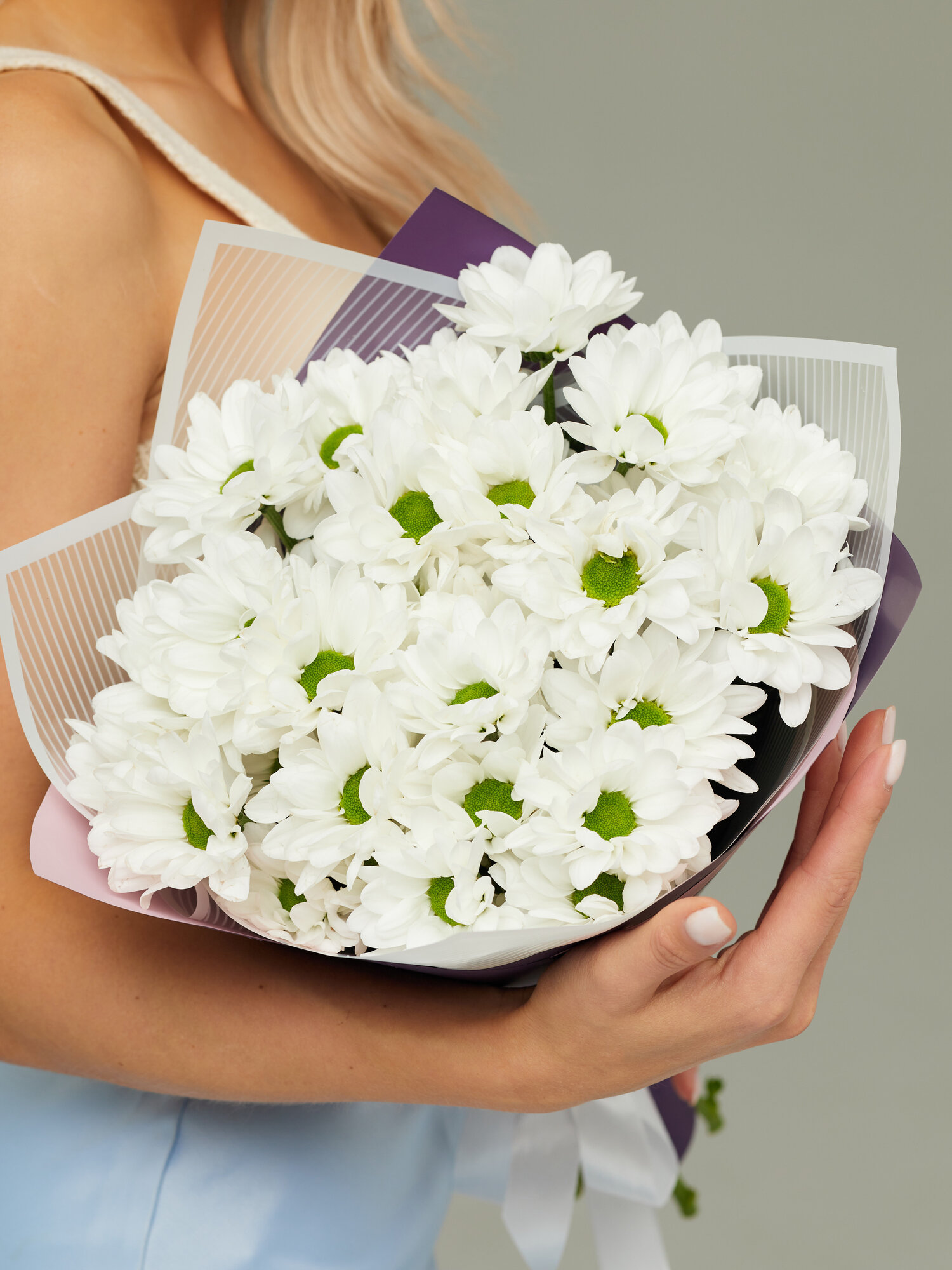 Букет "Хризантема", 5 цветов, высота 40 см, белый, круглый, на стеблях