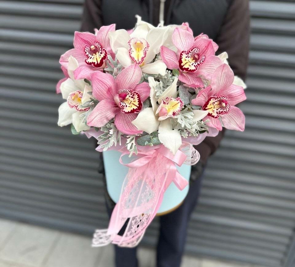 Композиция "Wowflo" с орхидеями, в коробке, 15 штук, высота 35 см