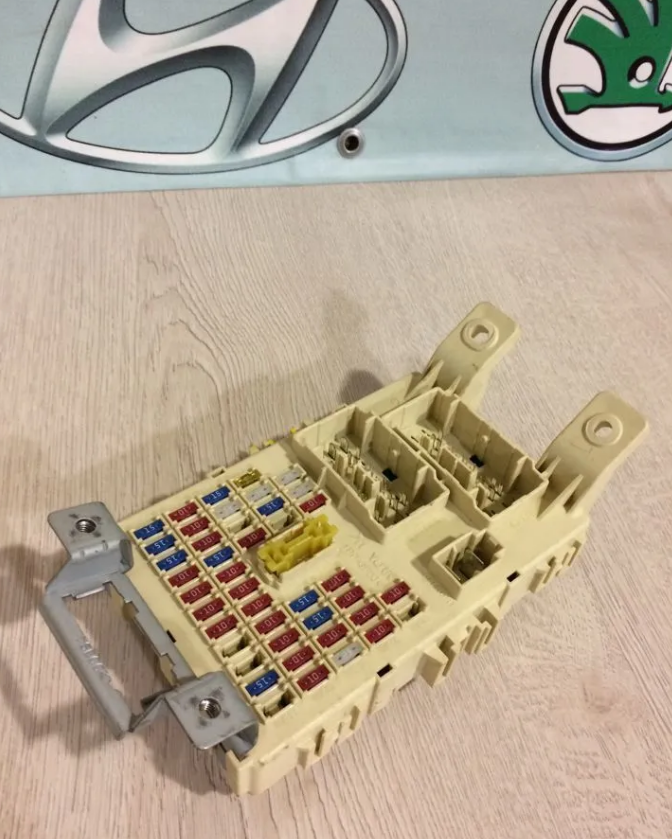 Солярис hyundai блок предохранителей салонный, б/у