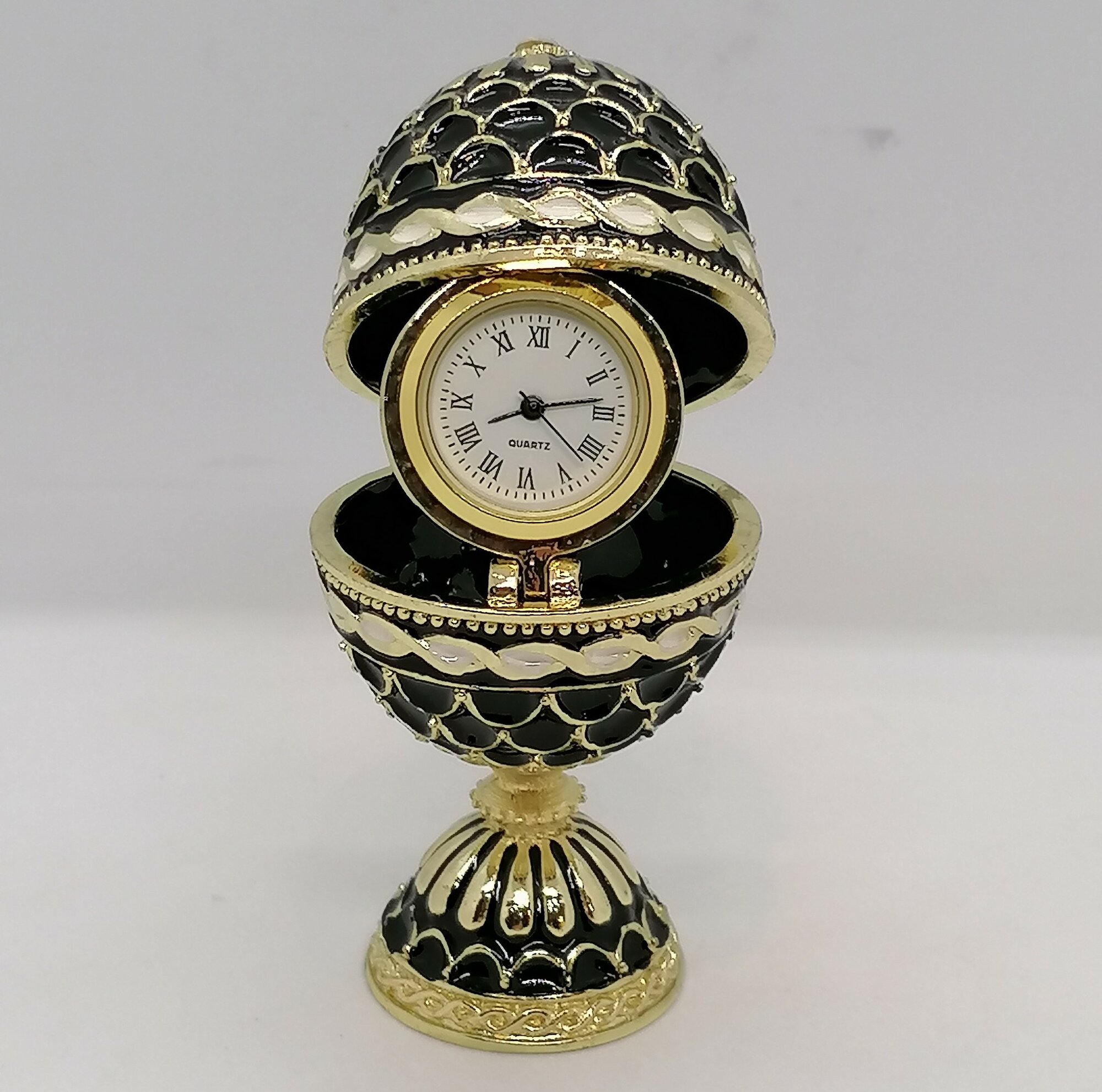 Яйцо-шкатулка Фаберже с часами, для украшений. арт. 897 черное.