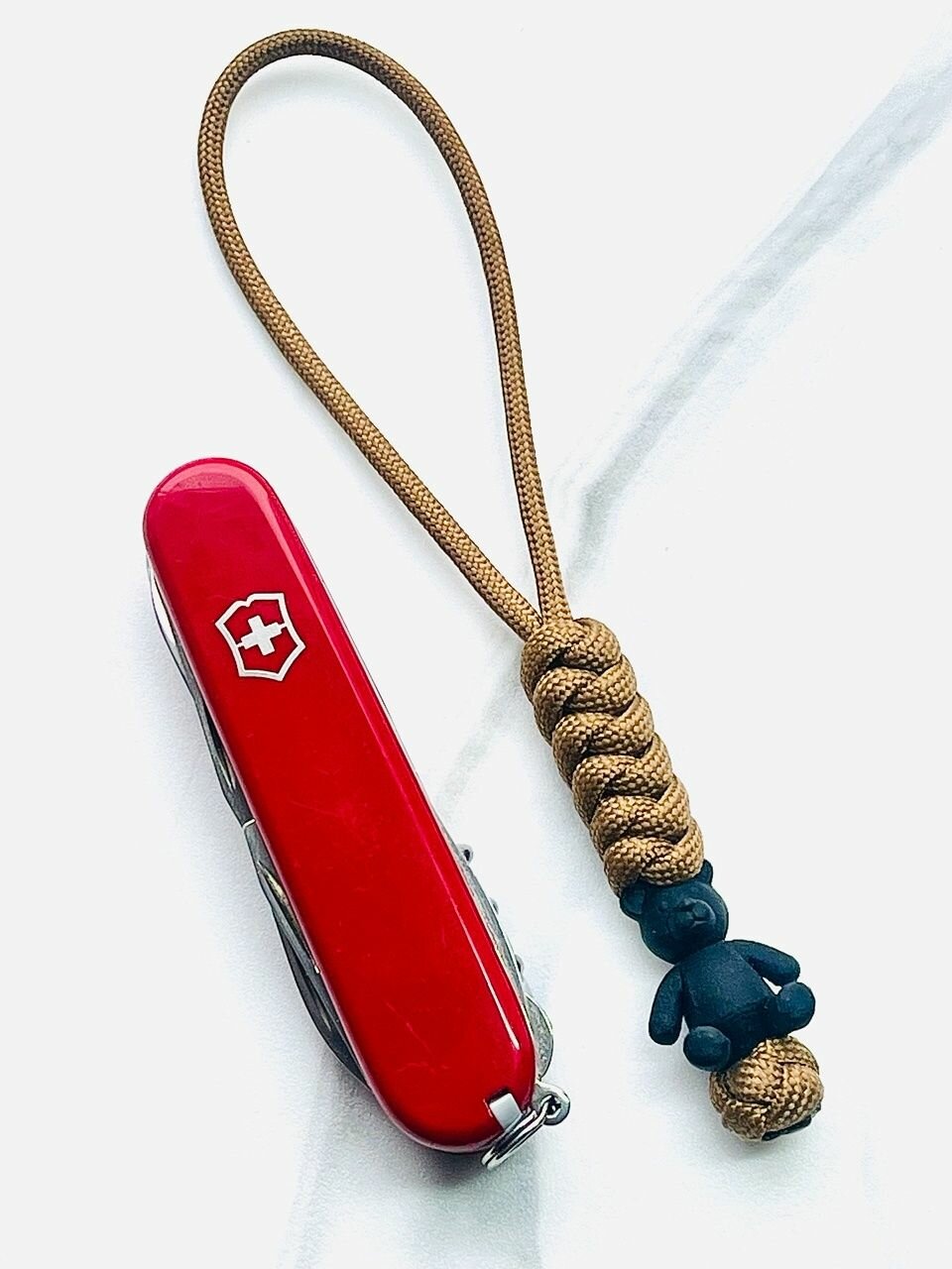 Темляк для ножа из паракорда с пластиковой бусиной "Мишка Вини Пух"