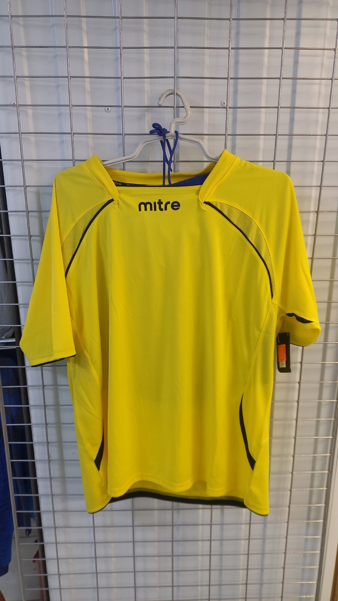 Для футбола размер XL (русский 52) форма (майка+шорты) футбольная MITRE Жёлтая