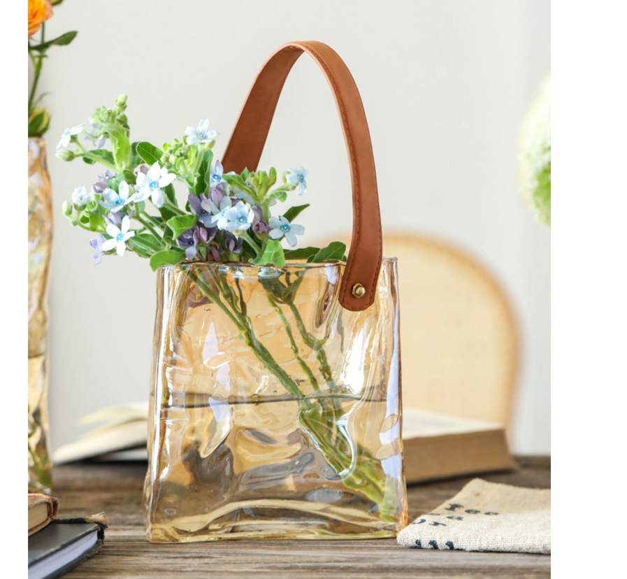 Ваза для сушки MyPads изготовлена из прочного стекла с кожаной ручкой в виде сумки