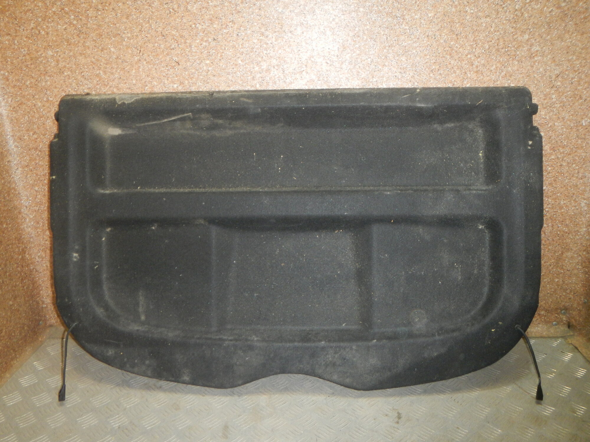 Б/У Полка, Nissan (Ниссан)-QUASHQAI (13-) NISSAN QUASHQAI (13-) Грязная, потертости. 525256 NISSAN арт. 799104EA0A