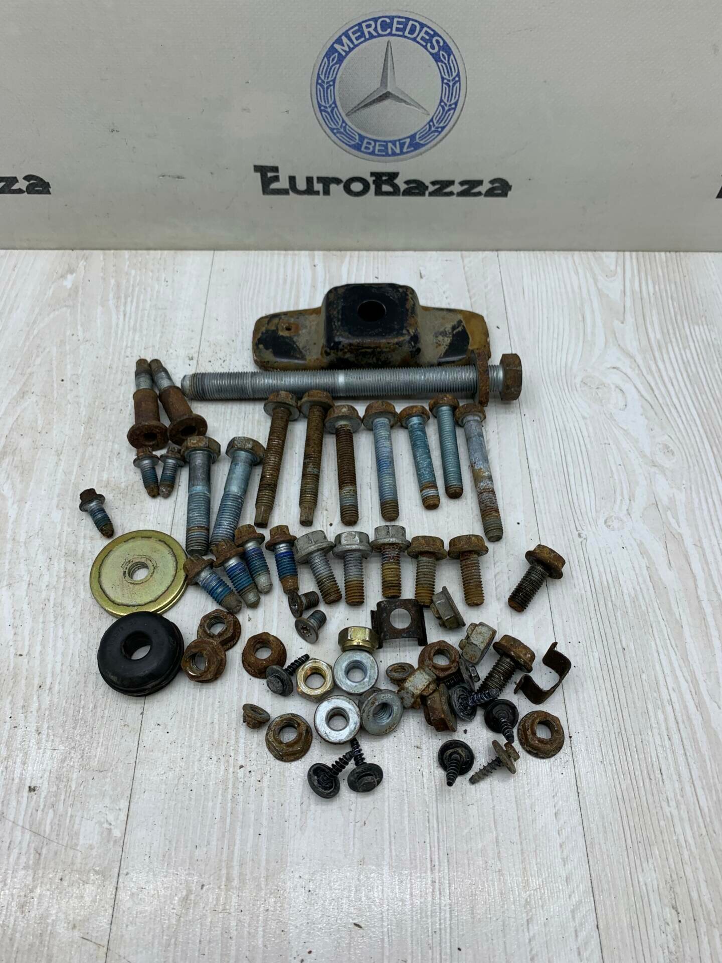 Болты подвески заднего моста Mercedes W245 A1693520046