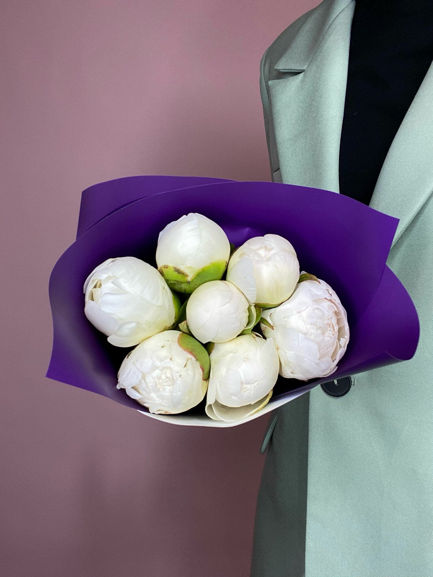 Белые пионы