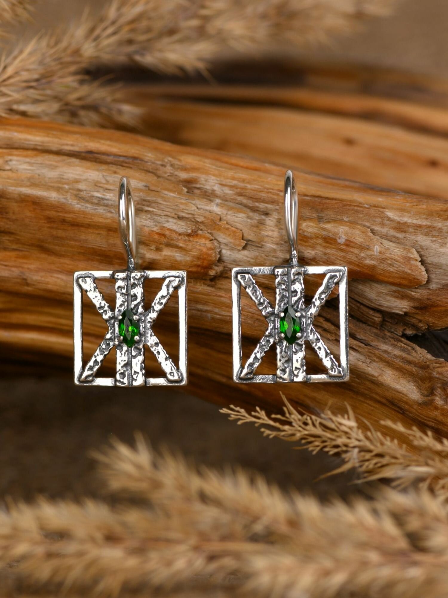 Серьги, серебро, 925 проба, чернение, хромдиопсид