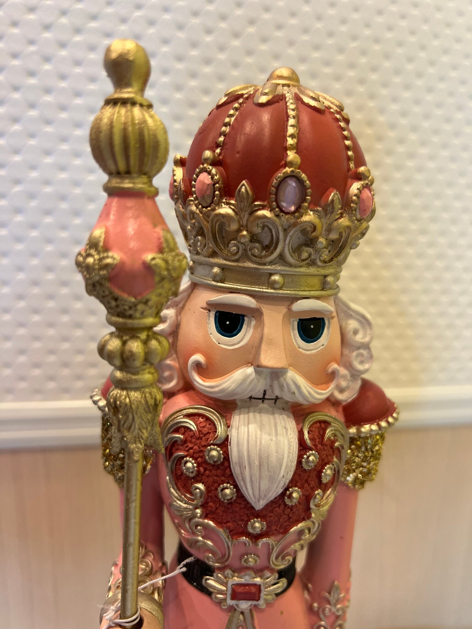 Щелкунчик. 36 см. Новогоднее украшение в розовых тонах