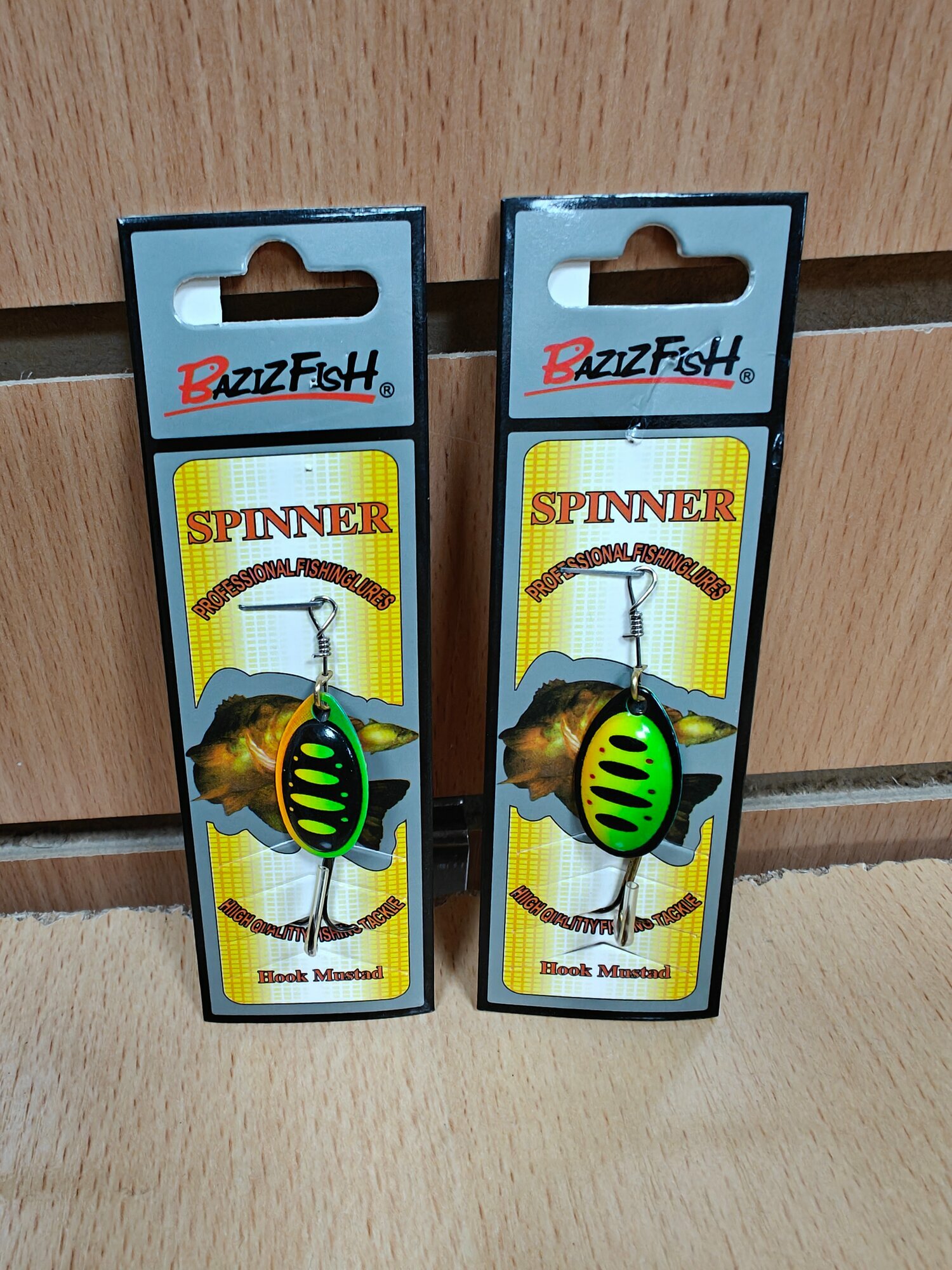 Вращающаяся Блесна "BAZIZFISH" SPINNER, тройник Mustad, Чёрная-Зелёная-Оранжевая-Жёлтая. Набор 2 шт.