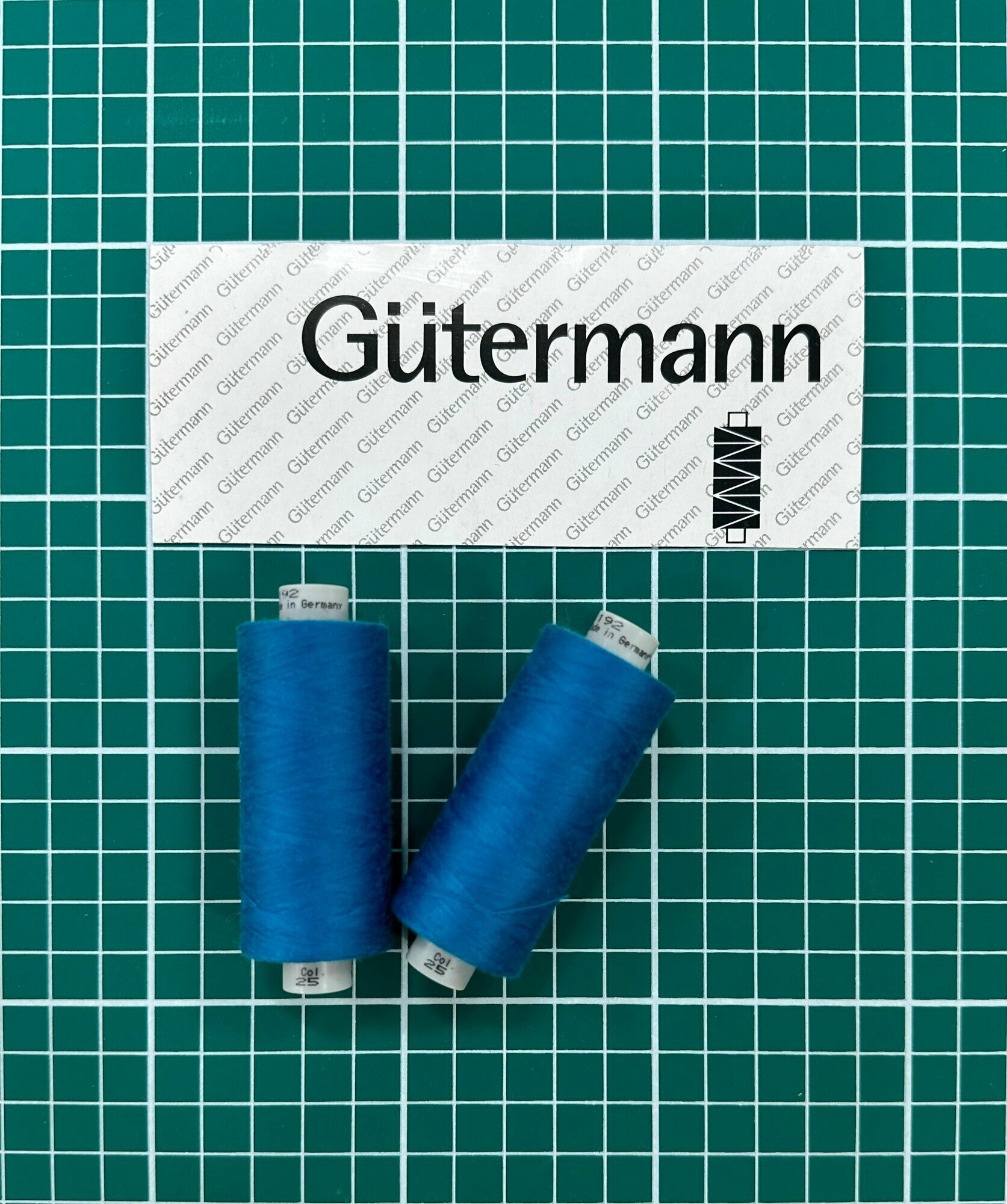 Gutermann A 192; col: 25 (1000 м) Нитки для шитья