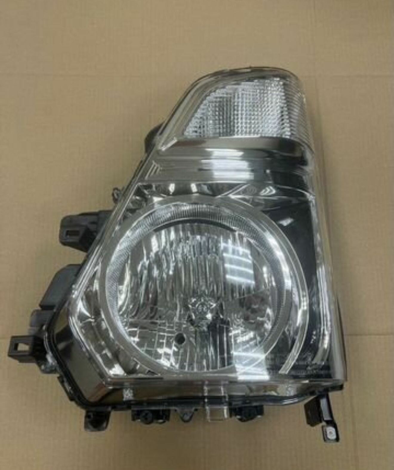 Фара передняя левая Hyundai Mighty EX6 EX8 EX9