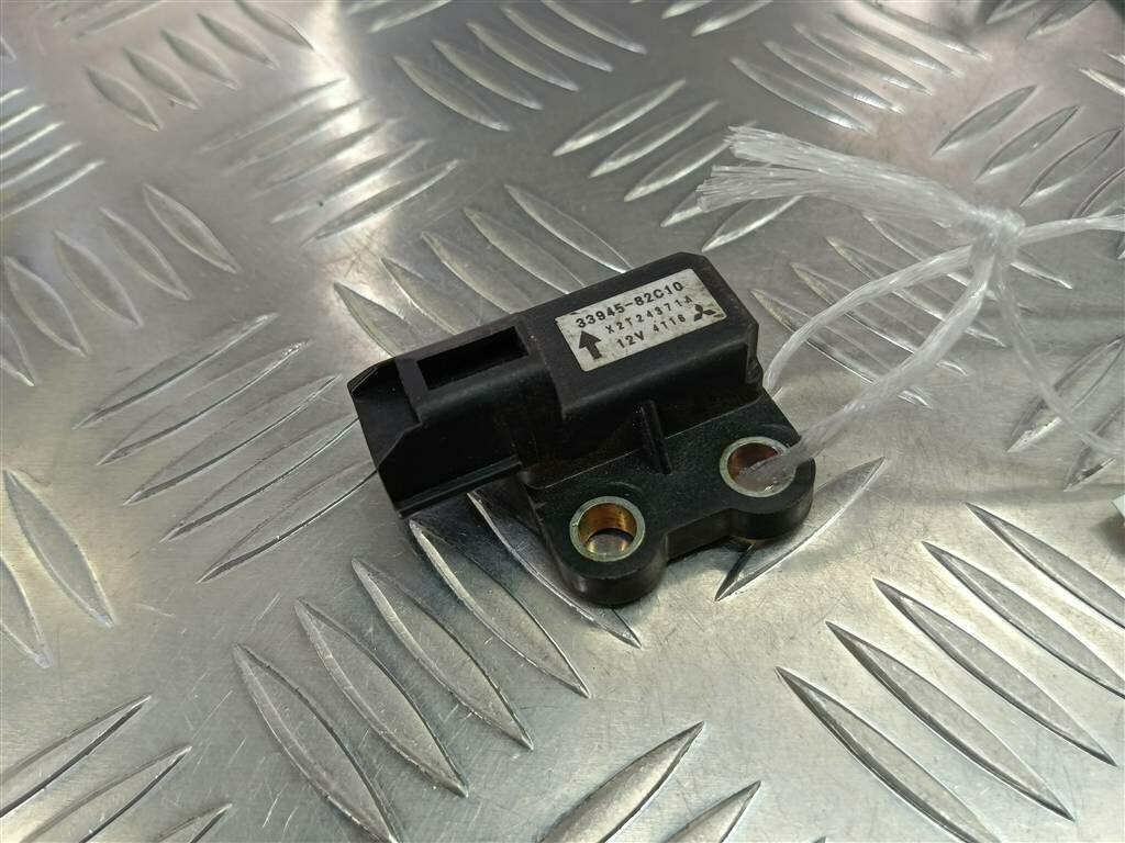 Датчик ускорения Б/У для SUZUKI JIMNY III рестайлинг (2005—2012) 33945-82C10