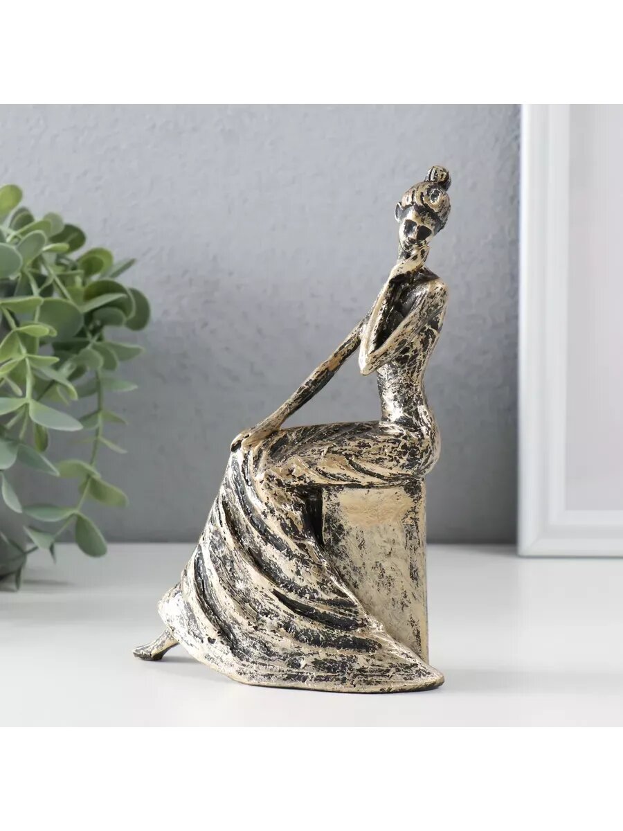 Сувенир "Девушка на камне" под бронзу