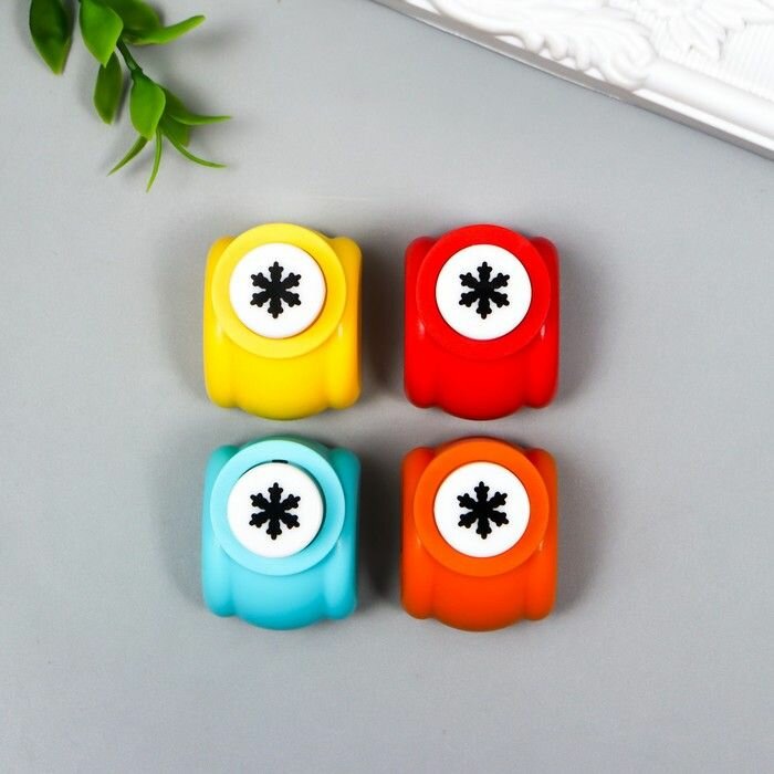 Дырокол фигурный "Снежинка" рисунок 1 см