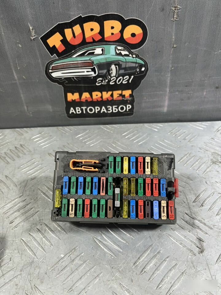 Блок предохранителей салона Peugeot Expert 1.9