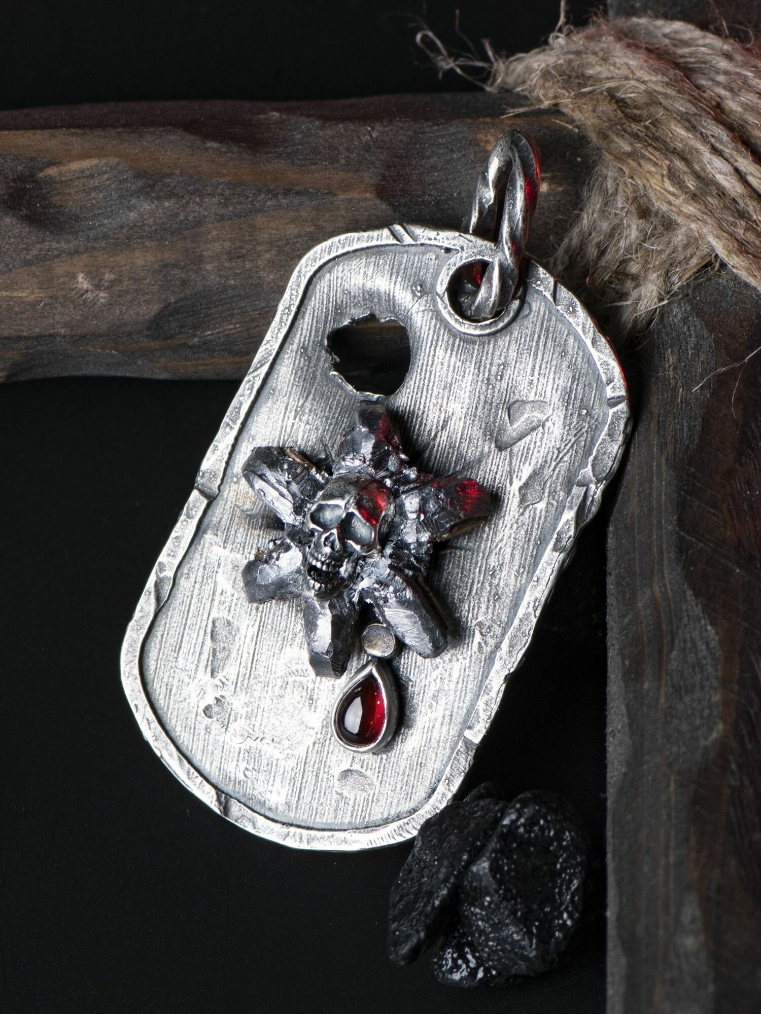 Подвеска, серебро, 925 проба, чернение, гранат