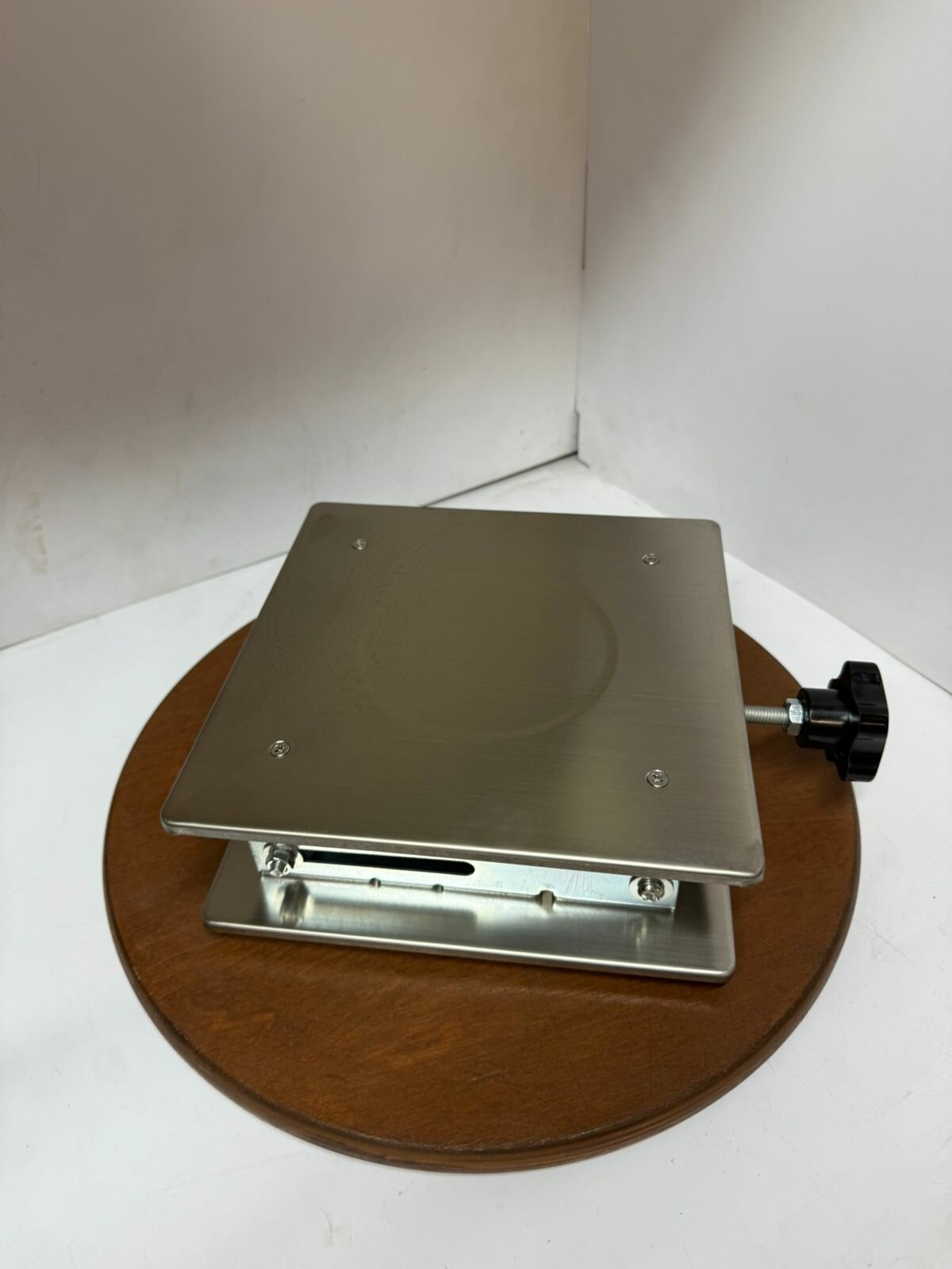 Столик подъемный лабораторный 200*200мм из нержавеющей стали 1 шт