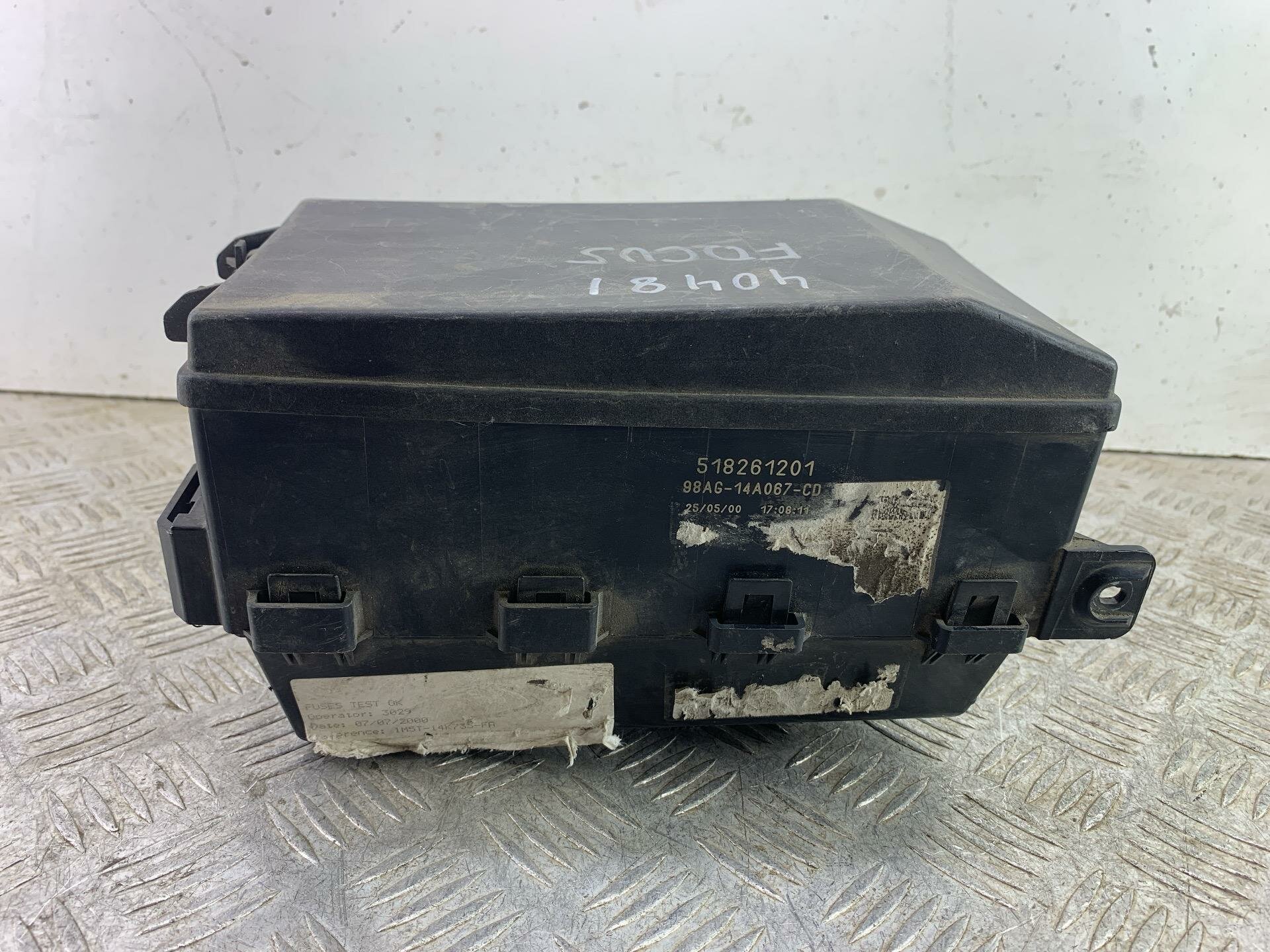 Блок предохранителей Ford Focus 2001 98AG14A067CD