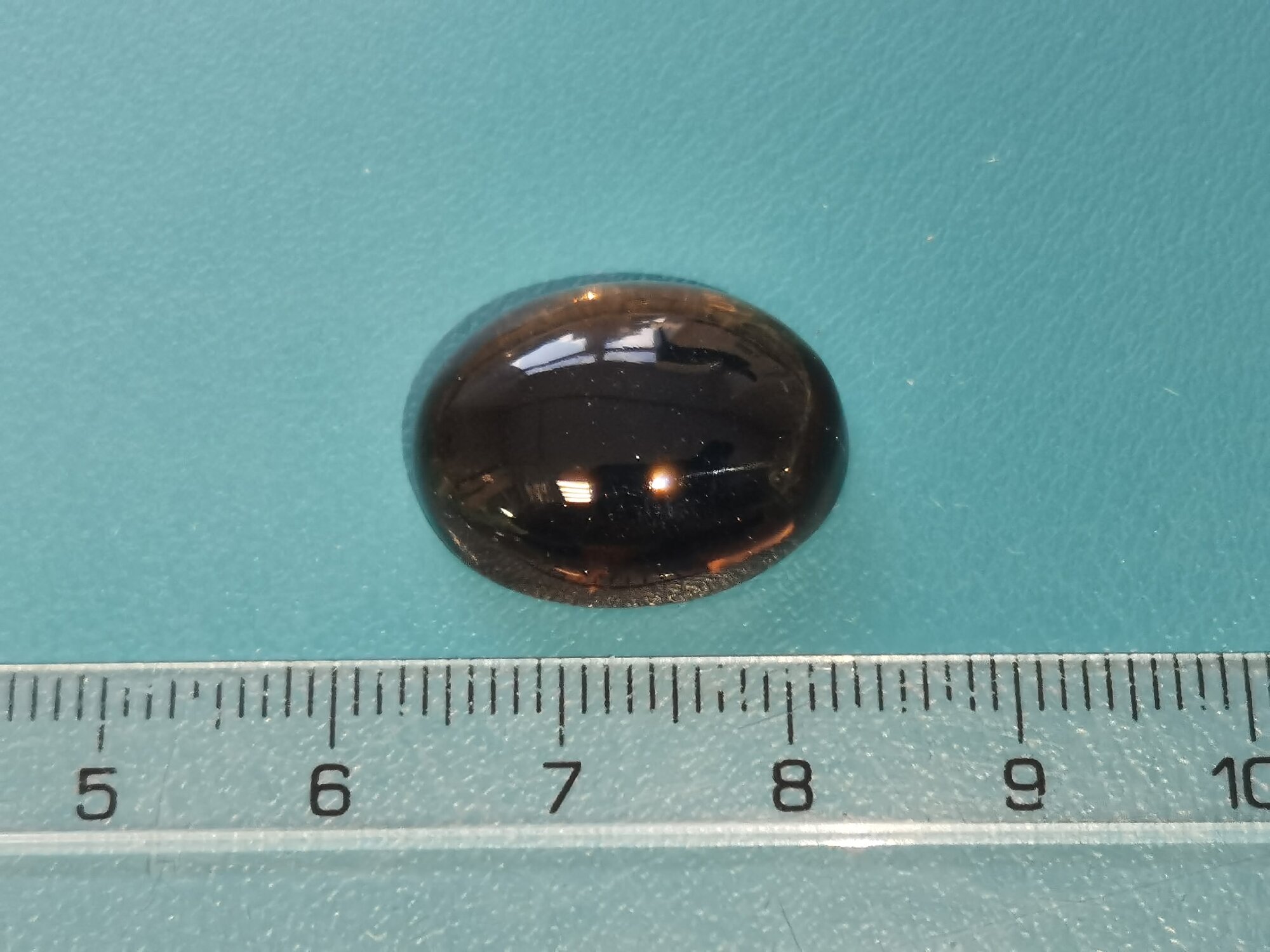 Кабошон из горного хрусталя . Астафьевское месторождение . Южный урал .