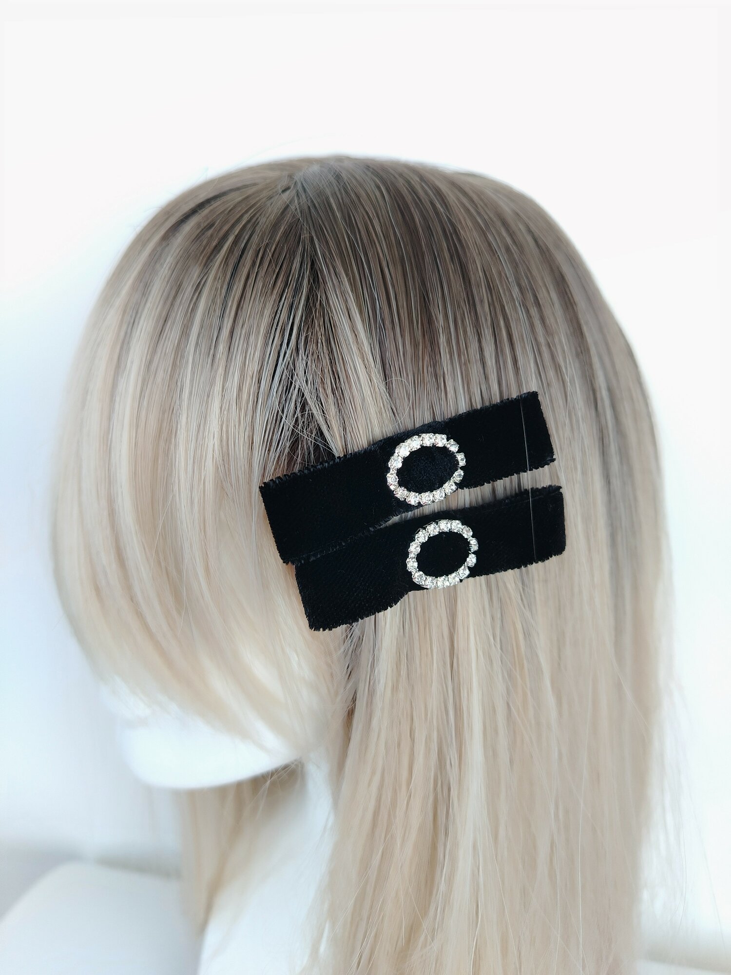 Мини-бант на заколке Decarre, премиум-шелковый бархат, со стразами