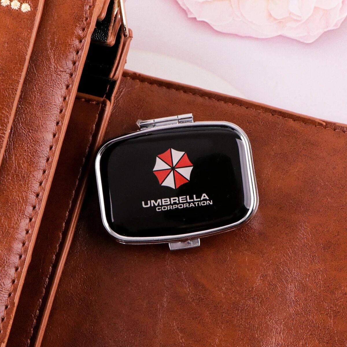 Герметичная таблетница для путешествий