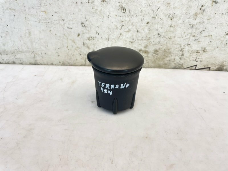 Б/У пепельница Nissan Terrano 2015 D10 F4RA400 60889 NISSAN арт. 107843B, 8200728639