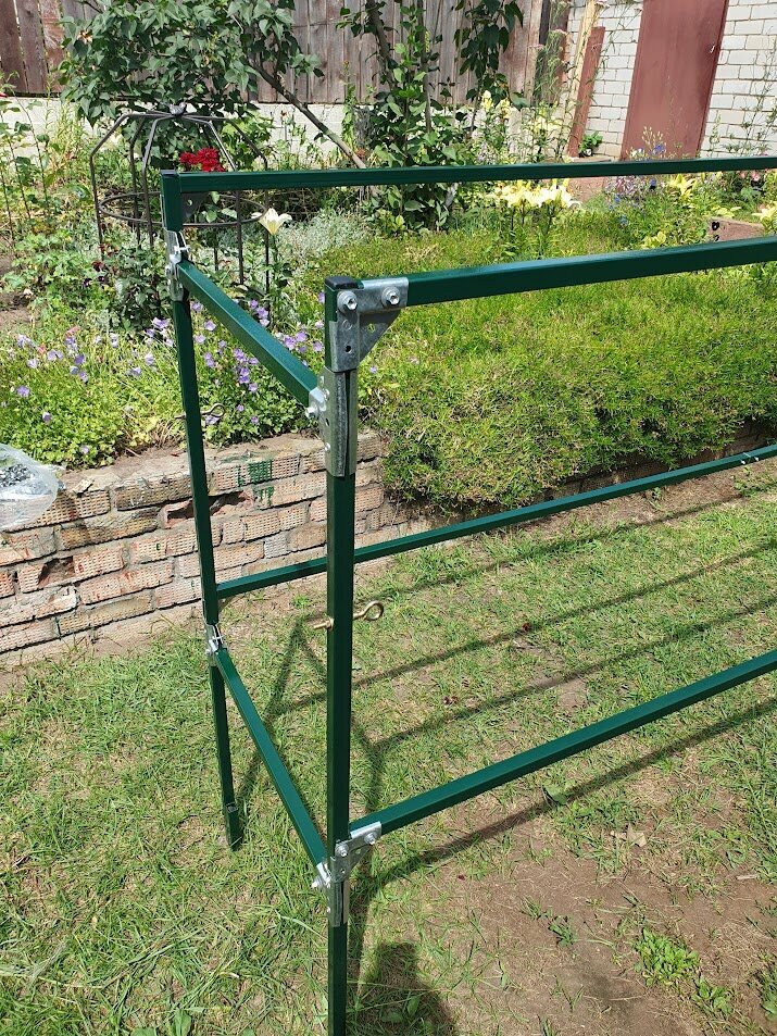 Добор к шпалере для малины, винограда, ежевики. Высота 1,25м, длина 2,5м, ширина 0,55м. Зеленая. Опорная стойка 1шт.