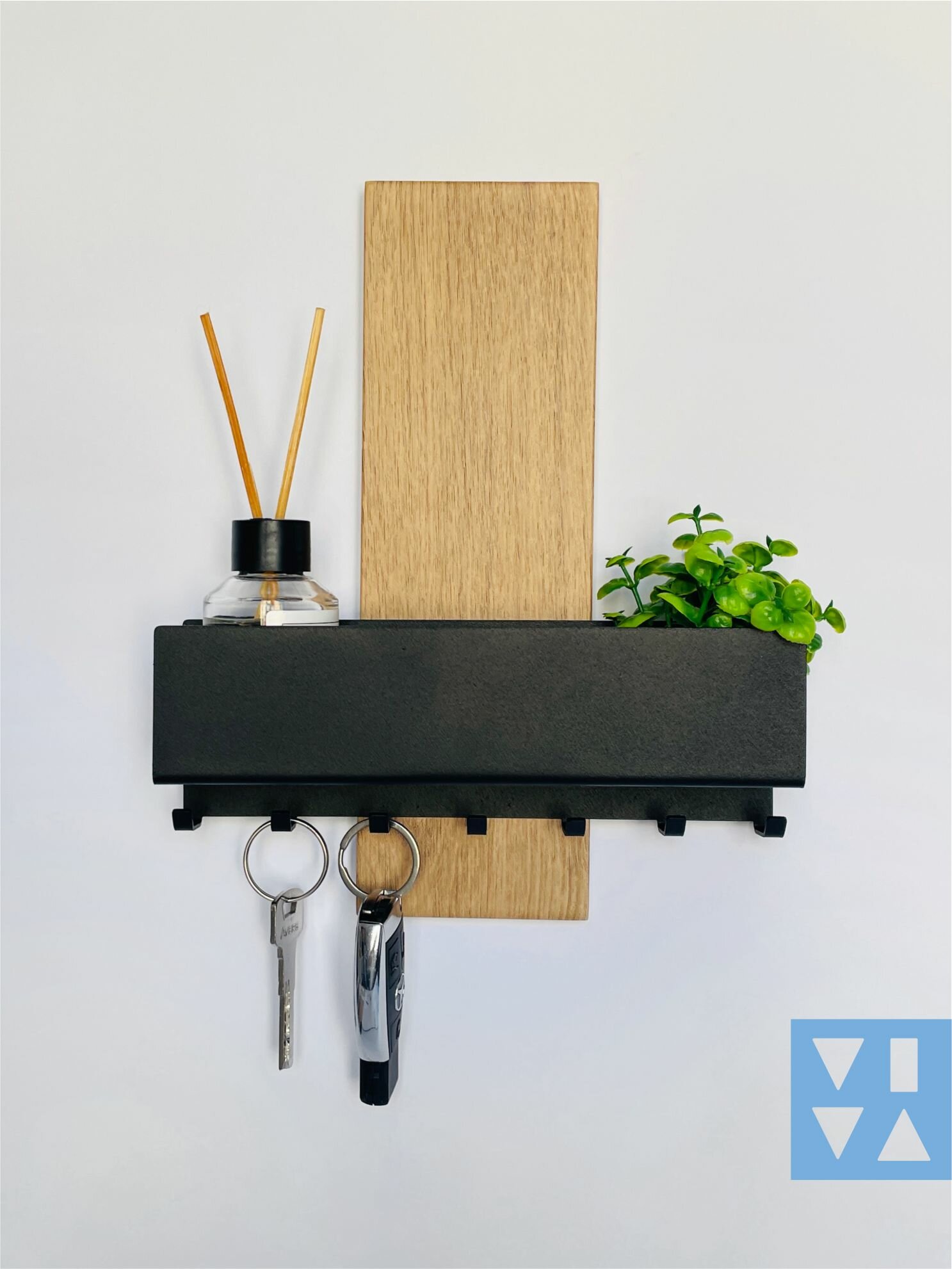 Ключница настенная вива для прихожей с полкой, орех светлый на черном