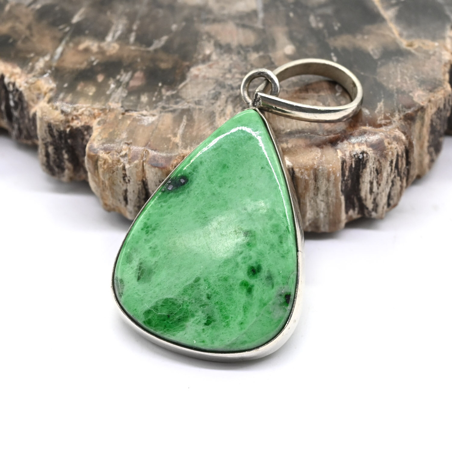 Подвеска, жадеит