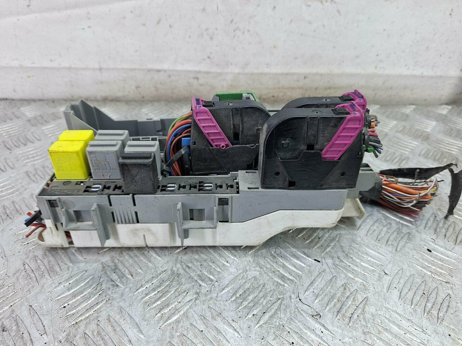 Блок предохранителей Opel Tigra B 2006