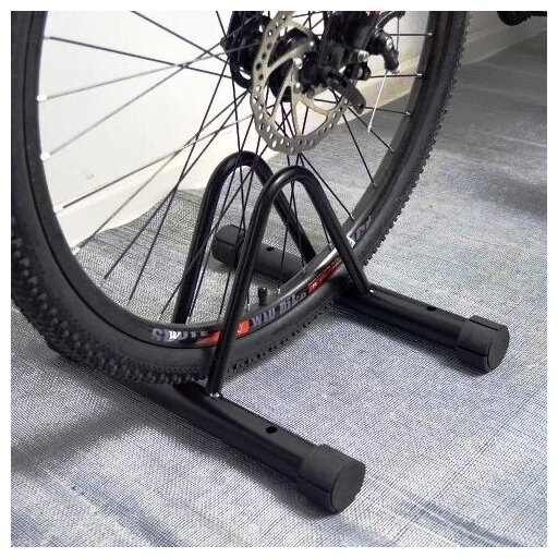 Стойка-подставка универсальная ARISTO HK-012-29, для колес от 12-29", под переднее или заднее колесо, черная