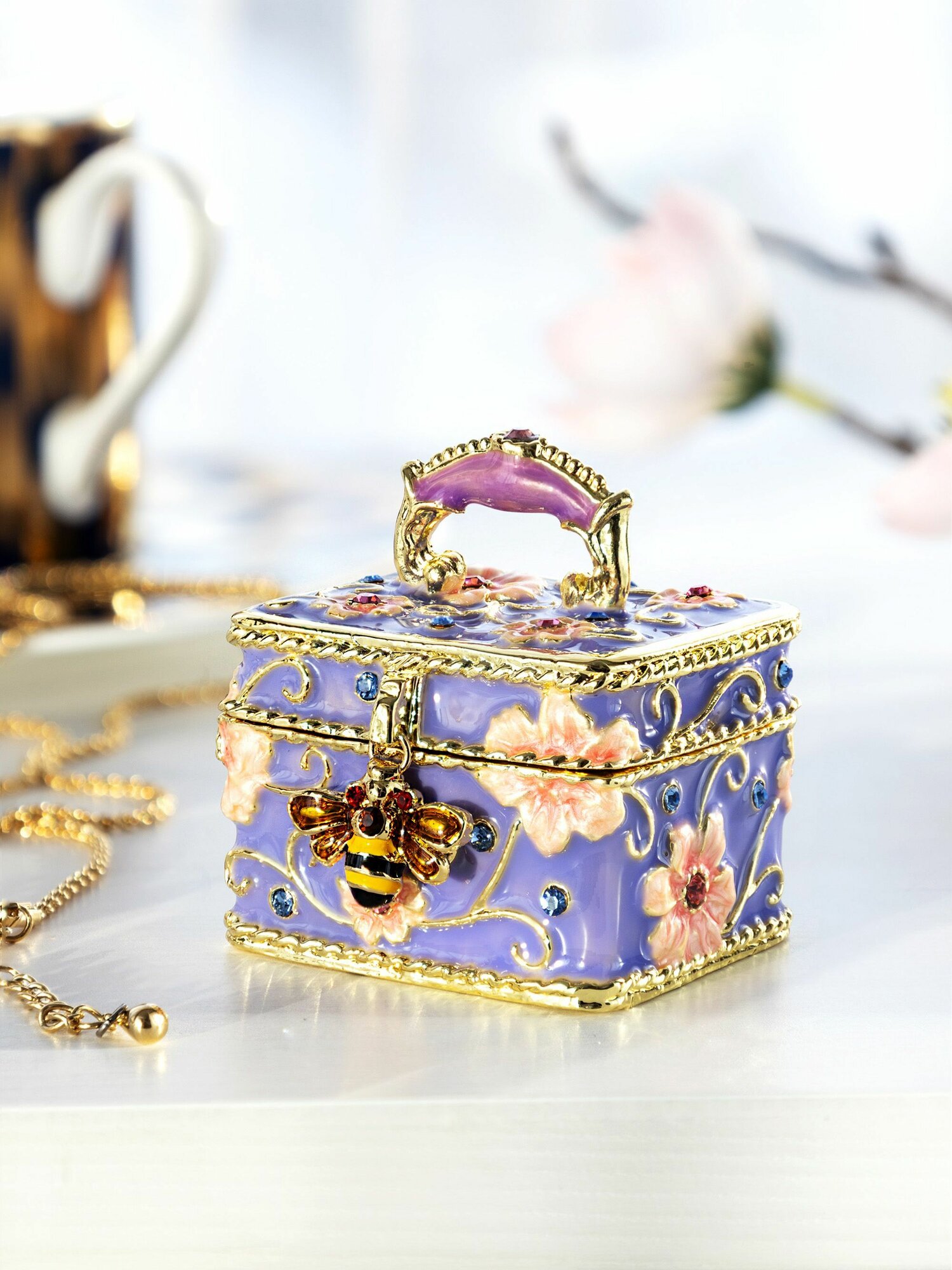 Шкатулка в стиле Фаберже (Faberge) для украшений, бижутерии колец коллекционная "Сундучок и пчела". Design by KerenKopal