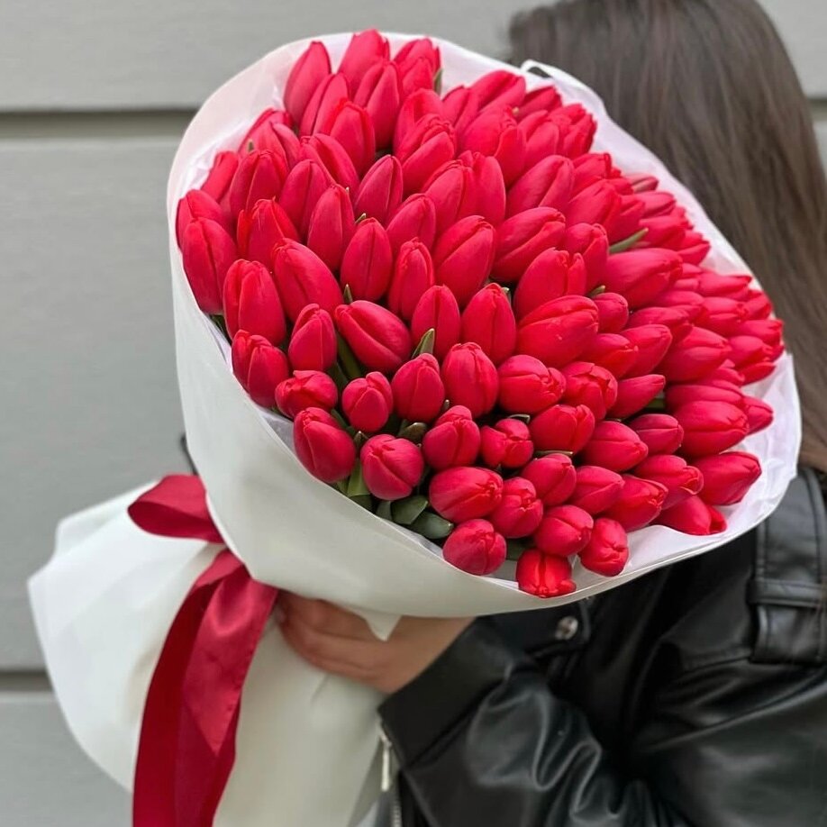 Букет из красных тюльпанов 51 шт, красивый букет цветов, шикарный, премиум цветы, премиум букет