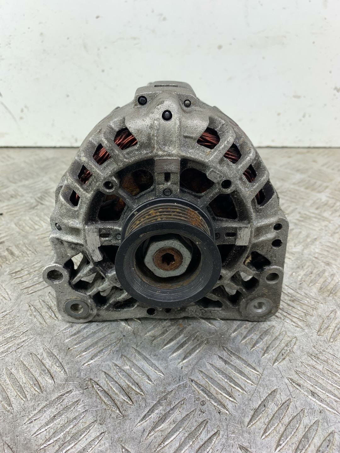 Генератор Skoda Fabia рест. 6Y (2004 - 2007) 03D903025J