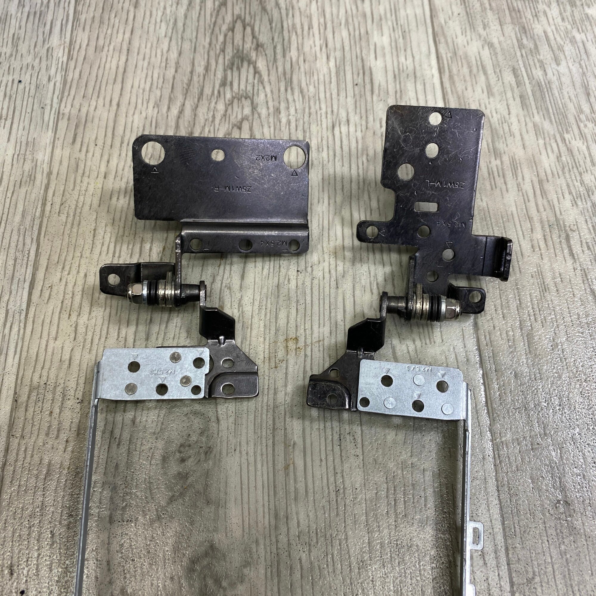 Петли Acer Aspire ES1-511