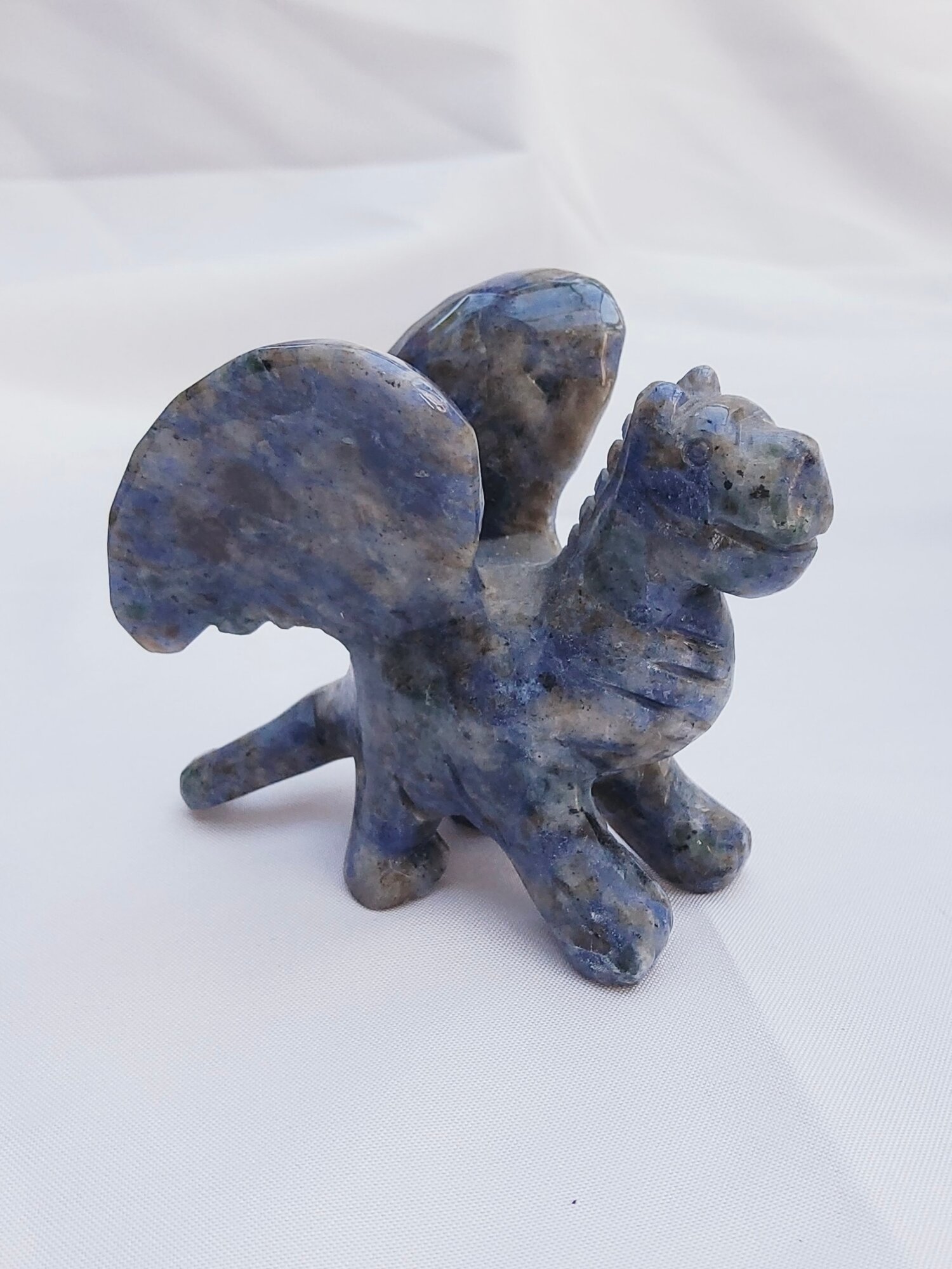 Фигурка дракон с крыльями натуральный камень Содалит 75 мм