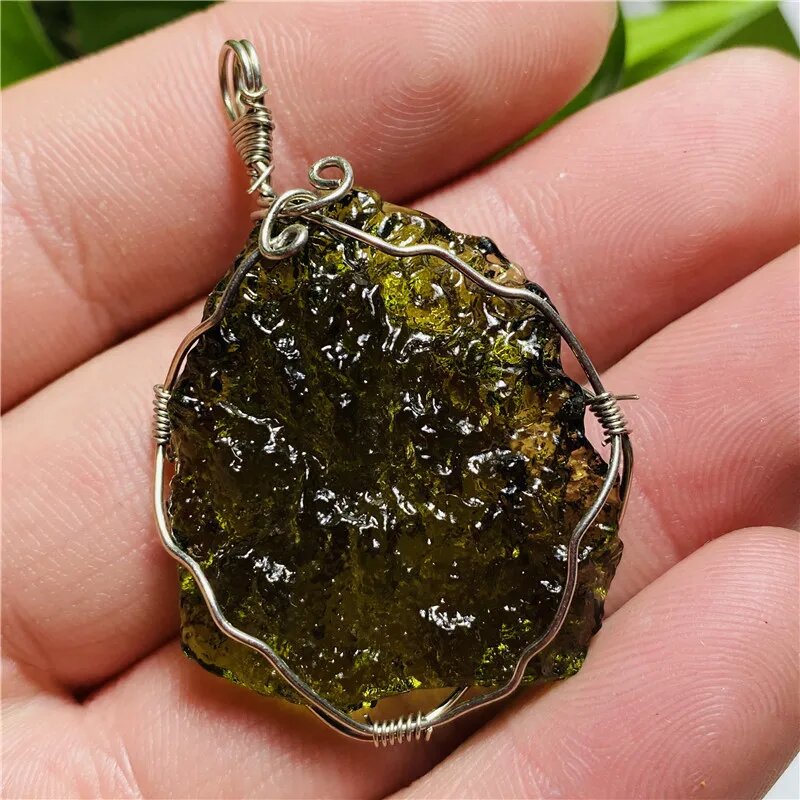 Молдавит, чешский метеорит Moldavite