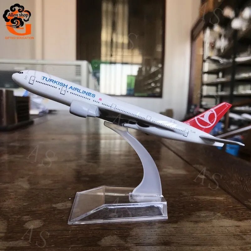 Боинг 777 турецких авиалиний, металлическая модель самолета